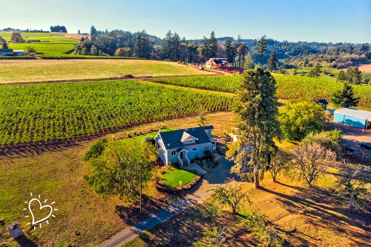 3 Night Oregon Wine Trail Villa for 6 Guests | Powered by Givergy