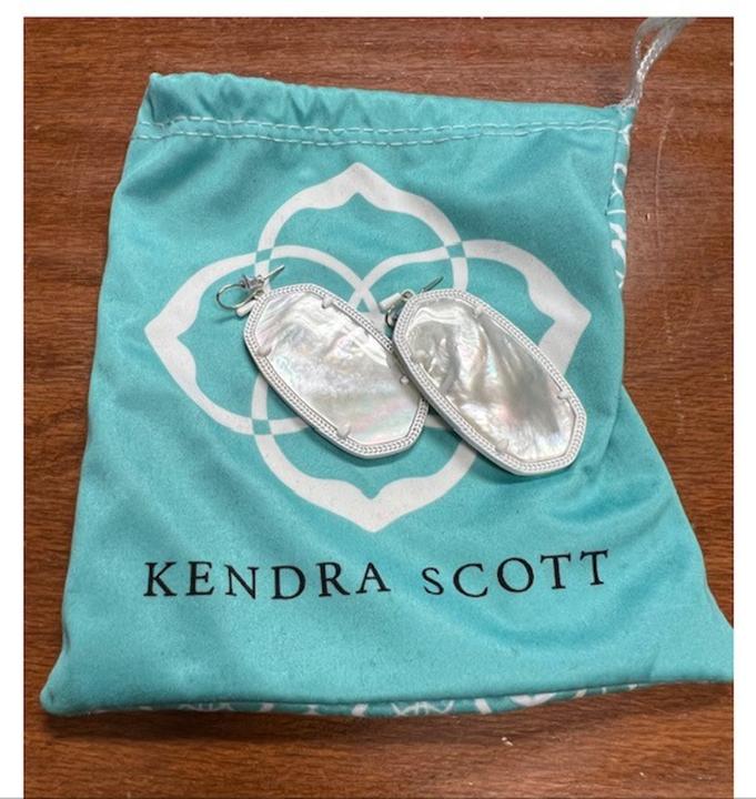 Kendra Scott Earrings $70 VALUE | Powered by Givergy