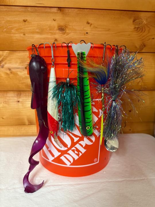 Muskie Bucket #3 - 6 lures | Powered by Givergy